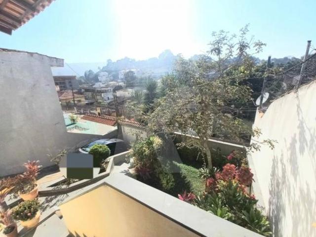 Sobrado de 3 dormitórios, 1 suíte, quintal, jardim, varanda gourmet com churrasqueira no Horto