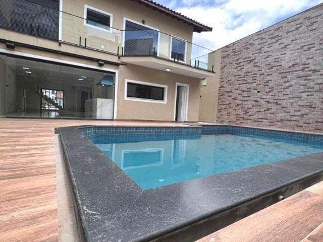 Sobrado de 3 Dormitorios, 6 Vagas Vila Rosalia