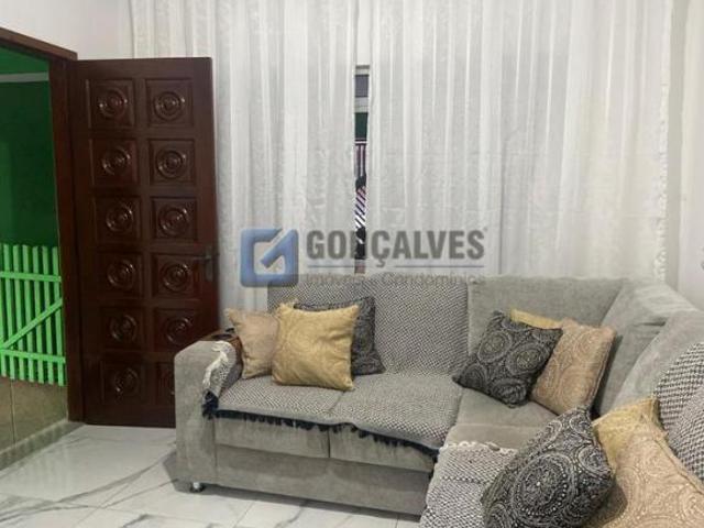 Sobrado de 3 dormitórios com suíte em Batistini, São Bernardo do Campo – 2 vagas