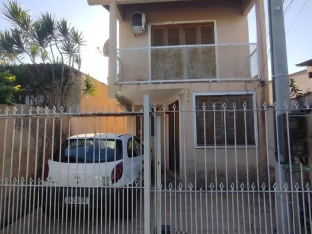 Sobrado de 3 pisos localizado no bairro Hipica 3 Dormitórios