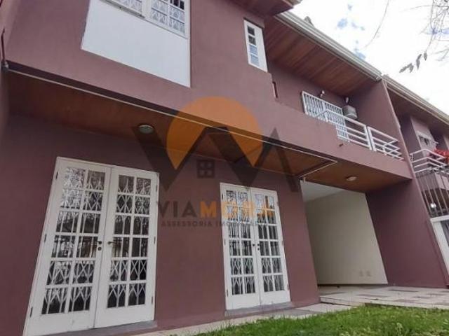 Sobrado de 3 quartos 1 suíte em rua sem saída no Boa Vista!