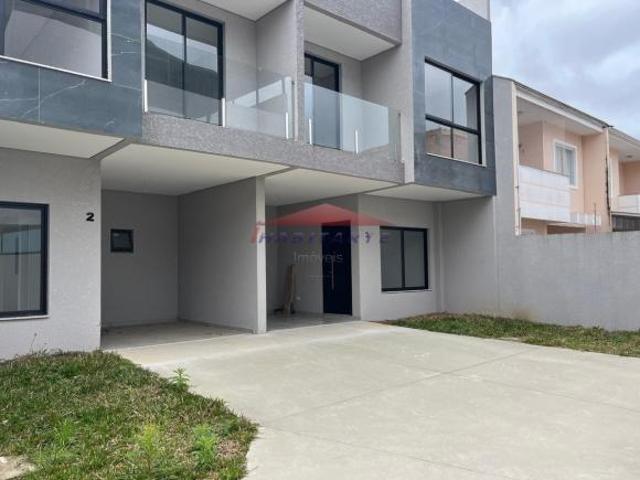 Sobrado de 3 quartos com 1 suíte, 2 vagas no Uberaba, Curitiba PR