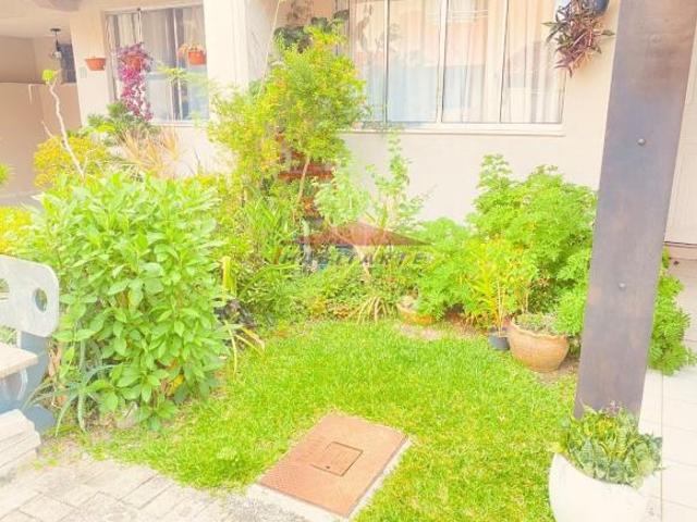Sobrado de 3 quartos com suíte e garagem à venda em Uberaba, Curitiba PR 113,20m² de área!
