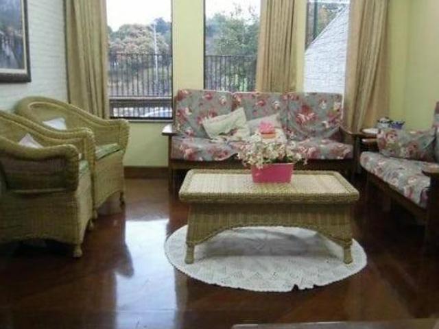Sobrado de 3 Quartos com Piscina em Parque Jaçatuba, Santo André — Excelente Oportunidade