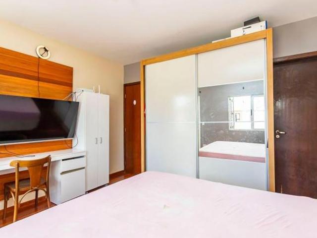 Sobrado com 3 quartos e 2 vagas a venda no bairro Santa Quitéria em Curitiba Pr