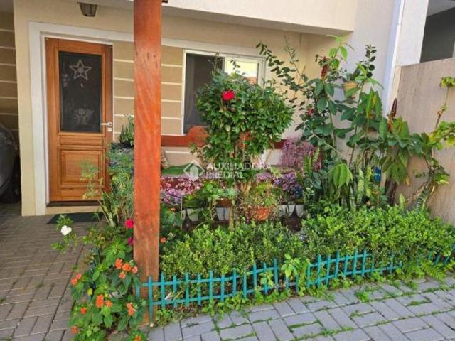 Sobrado de 3 quartos no bairro Santa Cândida