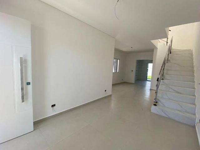 Sobrado de 3 Quartos, sendo 1 suíte, 4 Vagas, espaço amplo de quintal, Bairro Cidade Jardim SJP