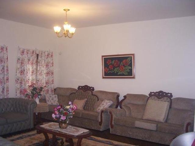Sobrado de 447m² com 4 quartos