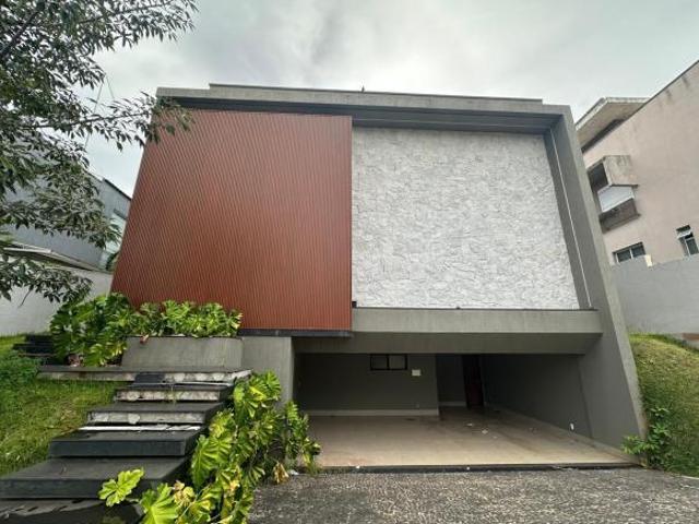 Sobrado de 445m² com 04 suítes à venda no Alphaville Araguaia Goiânia GO