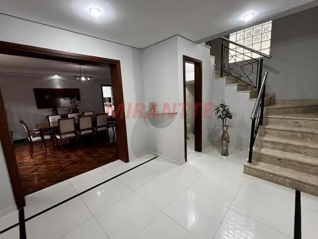 Sobrado de 453m² com 4 quartos