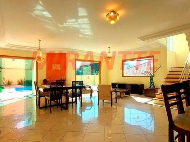 Sobrado de 450m² com 4 quartos