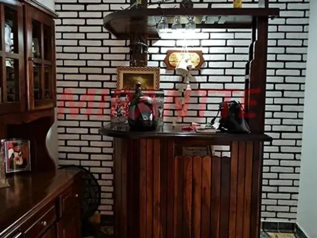 Sobrado de 450m² com 4 quartos em Jardim Guapíra