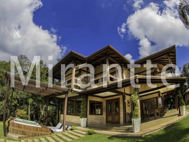 Sobrado de 456m² com 3 quartos