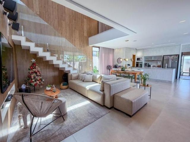 Sobrado de 470m² com 04 suítes à venda no Portal do Sol Green Goiânia GO
