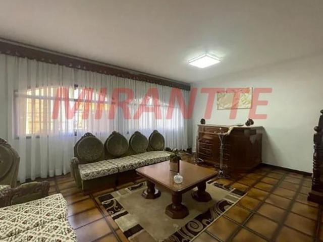 Sobrado de 482m² com 4 quartos