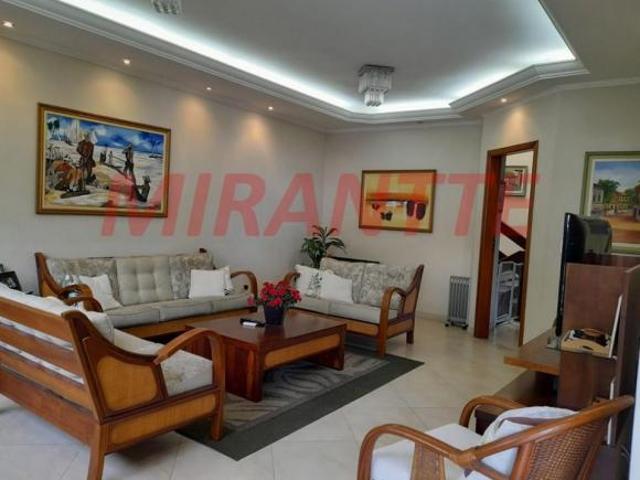 Sobrado de 489m² com 4 quartos