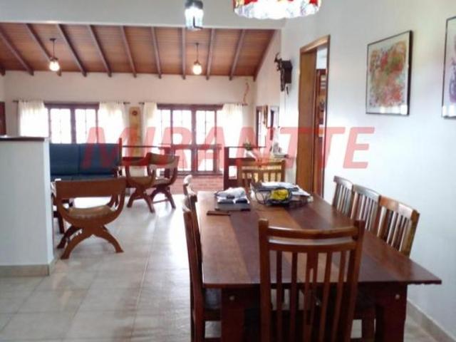 Sobrado de 420m² com 4 quartos