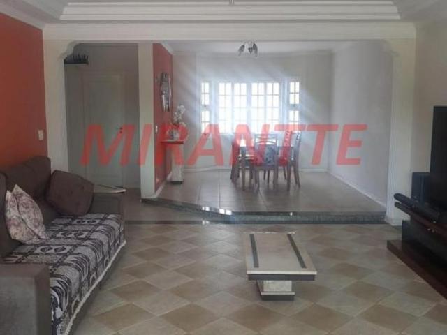 Sobrado de 420m² com 4 quartos