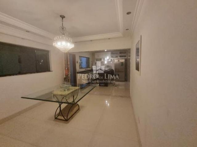 Sobrado de 4 Dormitórios sendo uma Suíte, Sala, Cozinha 4 Vagas na Vila Ré