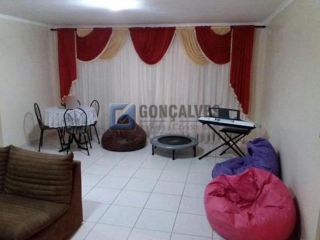 Sobrado de 4 suítes com piscina, quintal e 5 vagas em Vila Dayse SBC