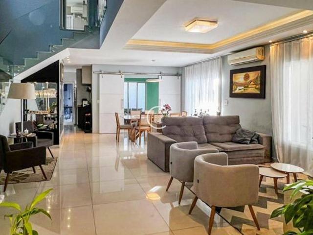 Sobrado de 4 quartos com 2 suítes e piscina à venda, 275 m² por R$ 2.350.000 Villa Branca Jacare