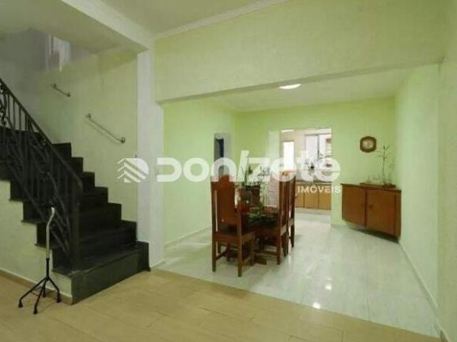 Sobrado de 4 Quartos na Vila Gilda, Santo André – Financia e Aceita Permuta