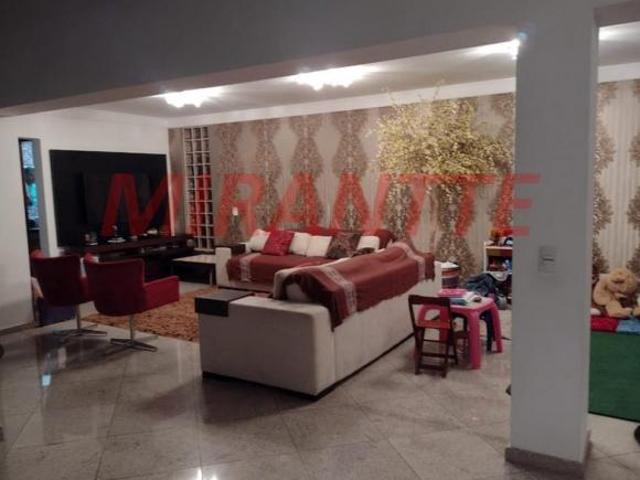 Sobrado de 561m² com 5 quartos