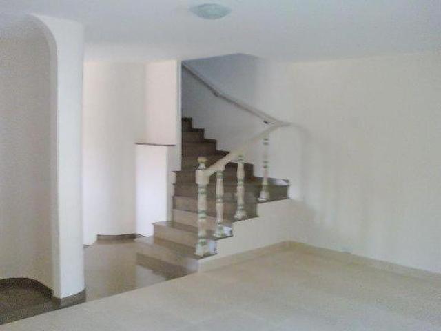 Sobrado de 580m² com 6 quartos