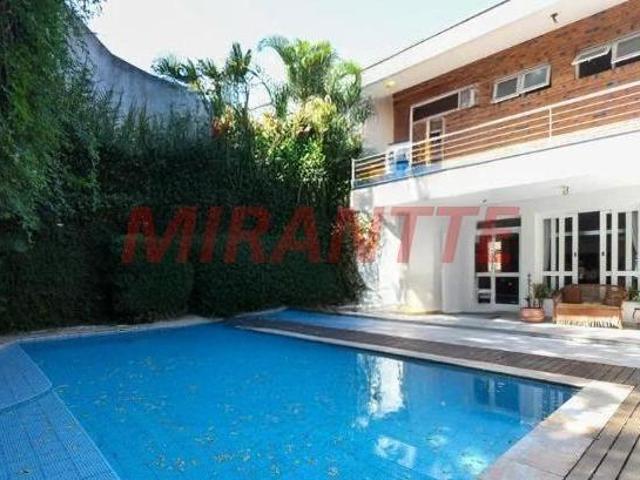Sobrado de 596.96m² com 4 quartos