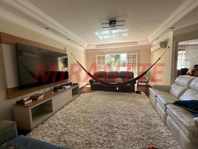 Sobrado de 514m² com 4 quartos