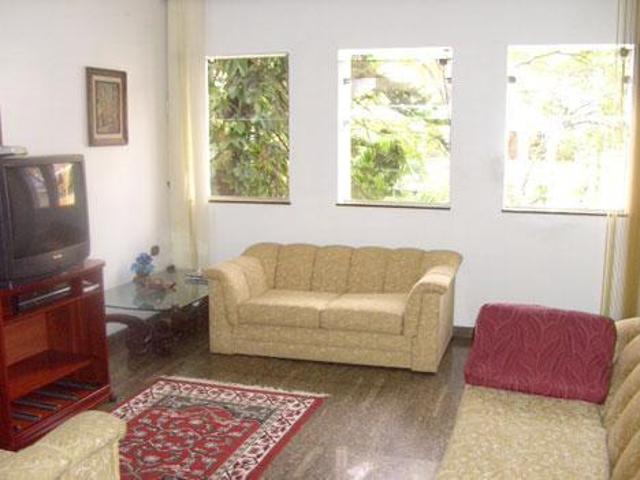 Sobrado de 523m² com 4 quartos