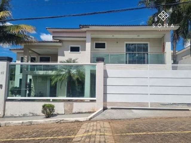 SOBRADO DE 5 SUÍTES NO RESIDENCIAL PINHEIROS ARNIQUEIRAS