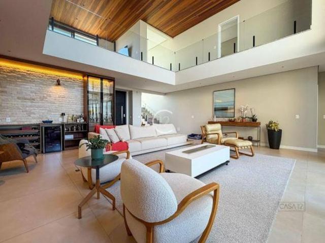 Sobrado de 5 suítes com vista livre para a Serra da Mantiqueira à venda, 413 m² por R$ 6.500.000 U