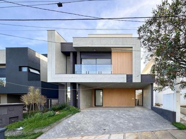 Sobrado de 5 Suítes, 1 Master, Piscina