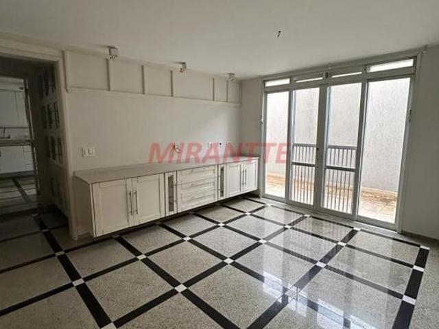 Sobrado de 693m² com 8 quartos
