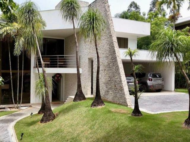 Sobrado de 600m² com 04 suítes plenas à venda no Residencial Aldeia do Vale
