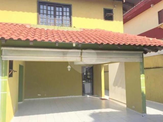 Sobrado de 600m² a venda no Santa Felicidade