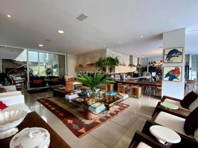 Sobrado de 742 m² com 05 suítes à venda no Alphaville Flamboyant Residencial dos Ipês ao lado do Res