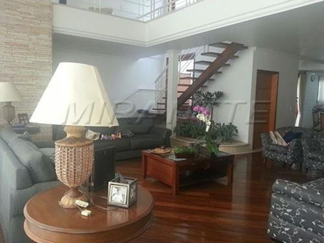 Sobrado de 750m² com 4 quartos