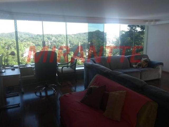 Sobrado de 759.34m² com 4 quartos