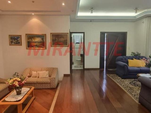 Sobrado de 700m² com 4 quartos