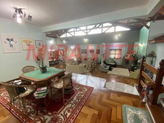 Sobrado de 700m² com 4 quartos