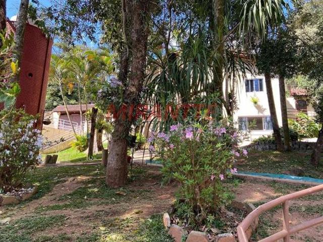 Sobrado de 700m² com 7 quartos