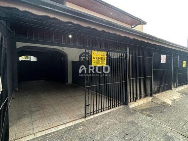 Sobrado de 7 Dorms sendo 3 suítes Jd. Veneza São José dos Campos SP