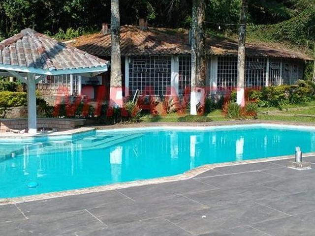 Sobrado de 847m² com 6 quartos