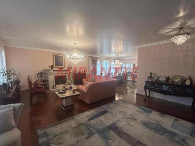 Sobrado de 850m² com 4 quartos