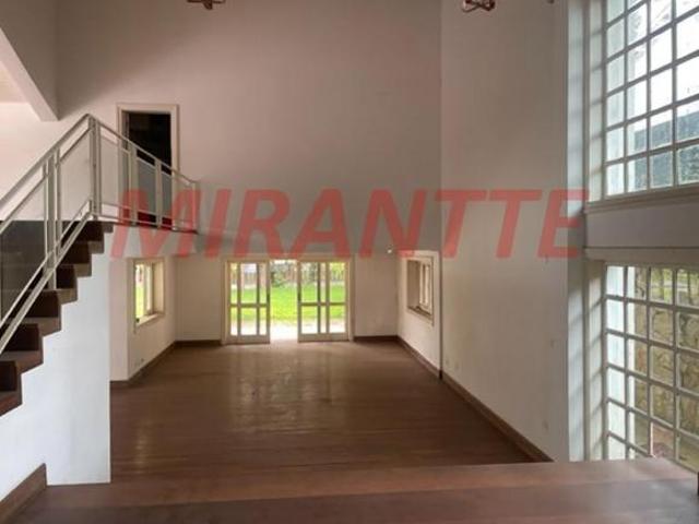 Sobrado de 858m² com 4 quartos