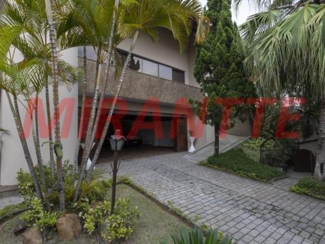 Sobrado de 874m² com 4 quartos