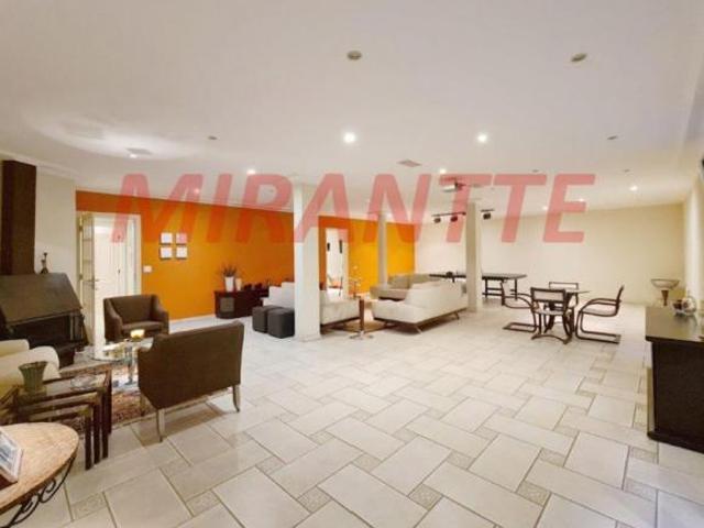 Sobrado de 899m² com 4 quartos