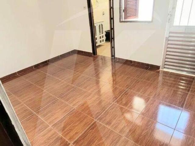 Sobrado de 98m2 com 3 dormitórios, 1 suíte, cozinha, sala 2 áreas de serviço, 2 quintais